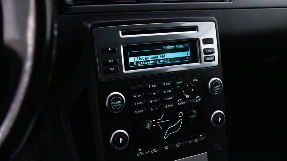 Polskie menu Volvo V70 2000-2007 – zmiana języka